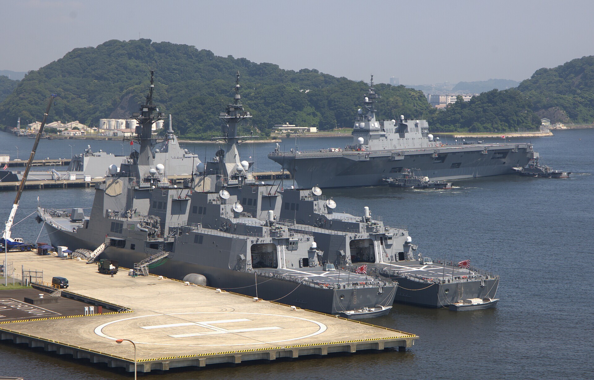 護衛艦 DDH181 『ひゅうが』: ISOKKO PHOTO WAREHOUSE